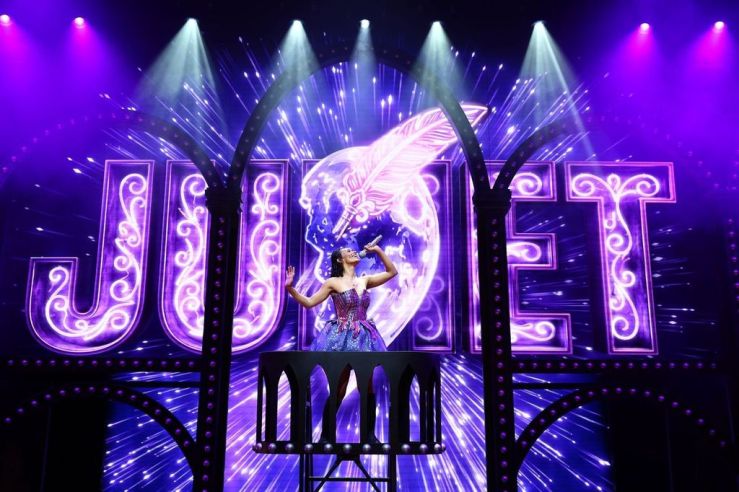 Review: & Juliet – A girlboss by any other name – Flat City Field Notes